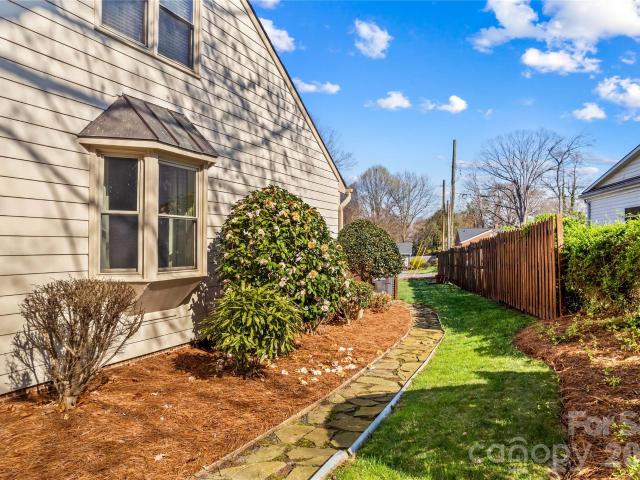 413 Windsor Ln, Statesville, NC 28677 | MLS #4358