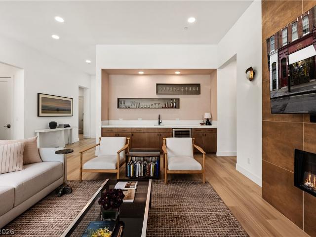 413 Vista Sunset Avenue