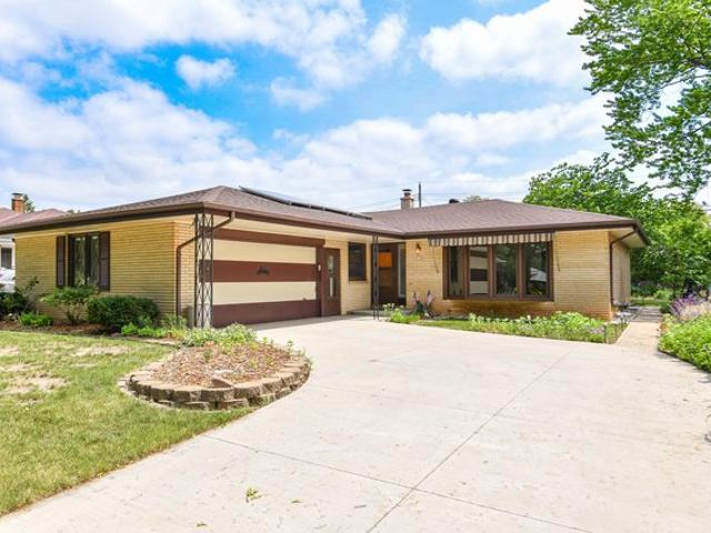 4144 N 96th St, Wauwatosa, WI 53222
