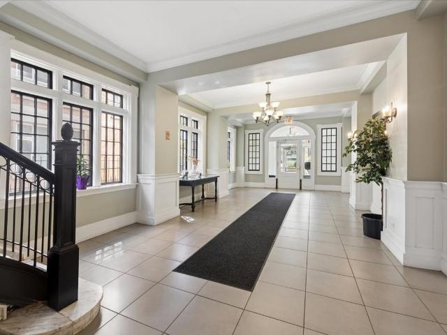 4144 N Sheridan Rd, Unit 109, Chicago, IL 60613 | MLS #12625 | Compass