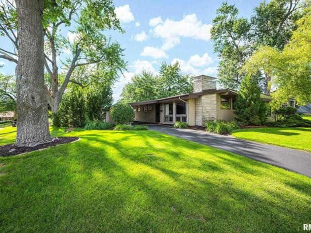 4145 N Hawthorne Pl, Peoria, IL 61614