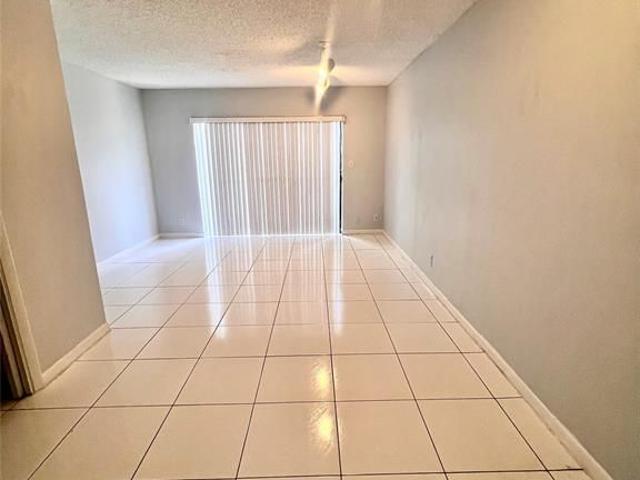 4145 NE 21st Ter, Lighthouse Point, FL
