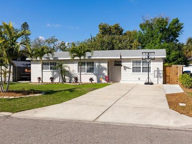 4146 Des Moines St NE, Saint Petersburg, FL 33703
