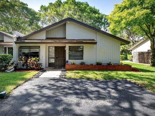 4149 Palm Forest Dr S, Delray Beach, FL 33445