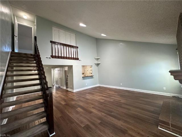 4149 Macarthur RD