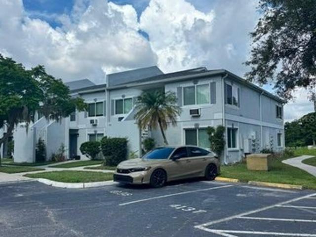 4140 Dolphin Dr Unit 208, Tampa, FL 33617