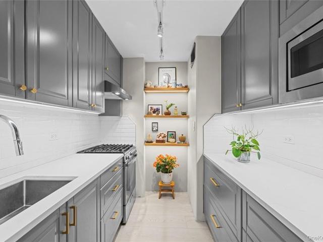 4140 Union St Apt 4M, Flushing, NY 11355