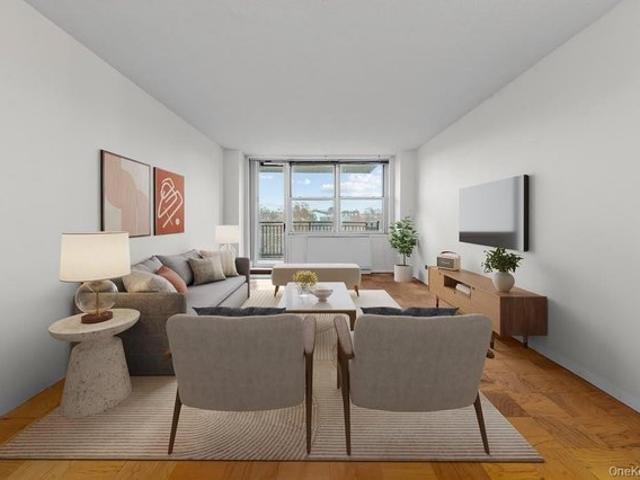 4140 Union St Apt 6R, Flushing, NY 11355