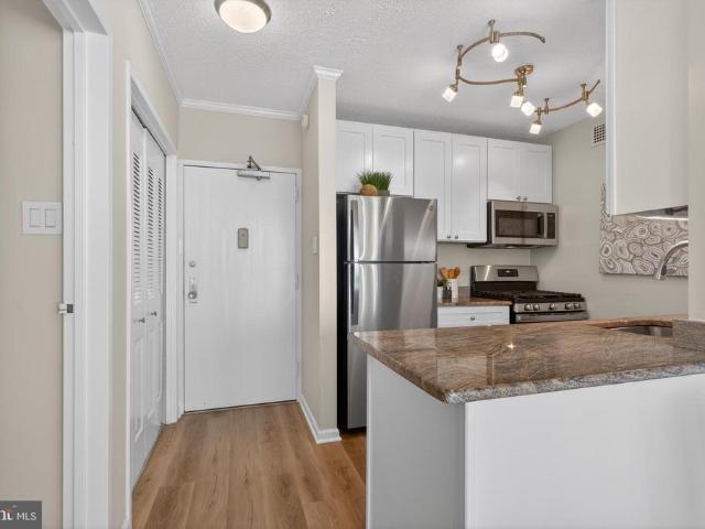 4141 N Henderson Road # 1209