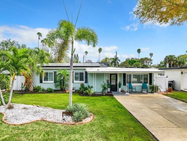 4143 Des Moines St NE, Saint Petersburg, FL 33703