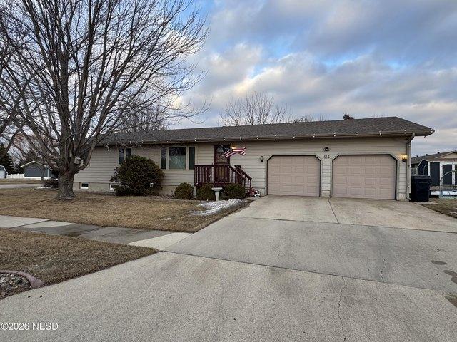 414 30th St NW, Watertown, SD 57201