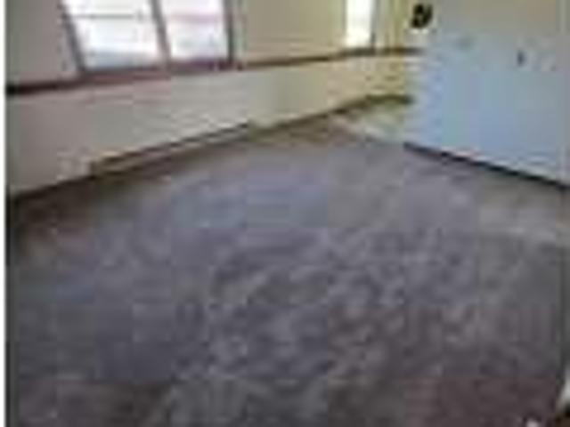 414 7th St SE #2, Oelwein, IA 50662