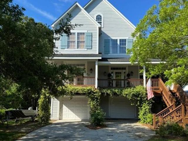 414 Blackbeard Rd W, Wilmington, NC 28409