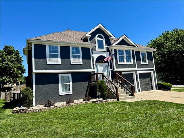 414 Donegal Dr, Smithville, MO 64089