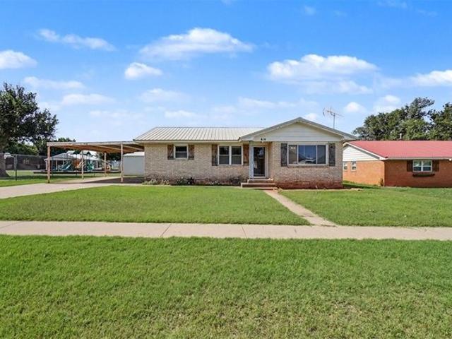 414 E Broadway St, Leedey, OK 73654