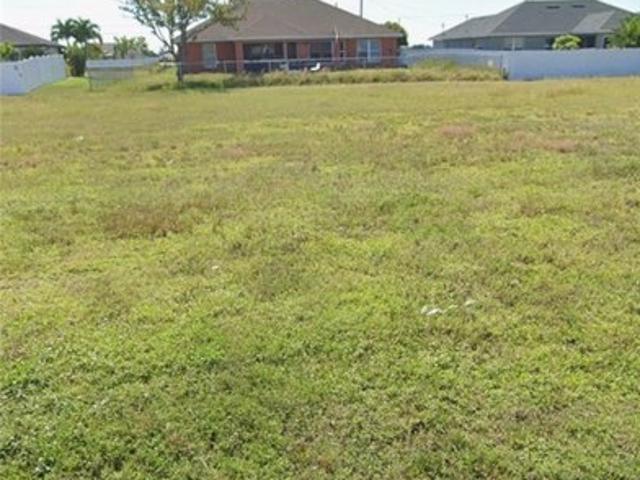 414 Kismet Pkwy W, Cape Coral, FL 33993