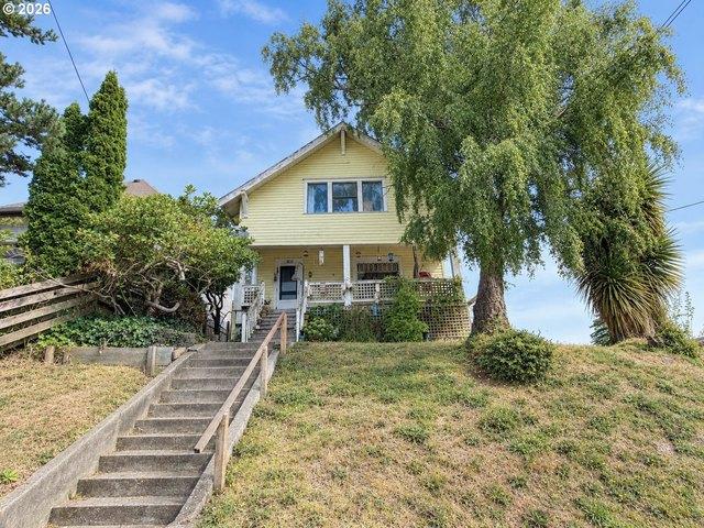 414 Hall Ave, Coos Bay, OR 97420