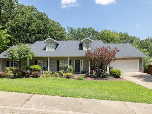 414 Oak Manor Cir, Springdale, AR 72764