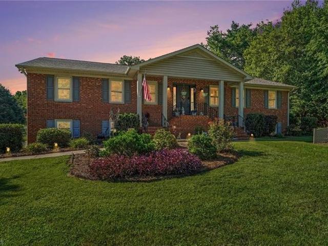 414 Longmeadow Dr, Clemmons, NC 27012