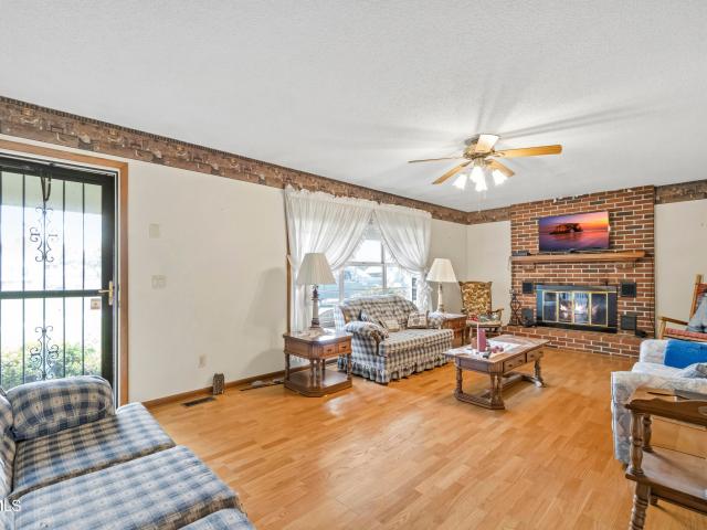 414 Leesburg Road