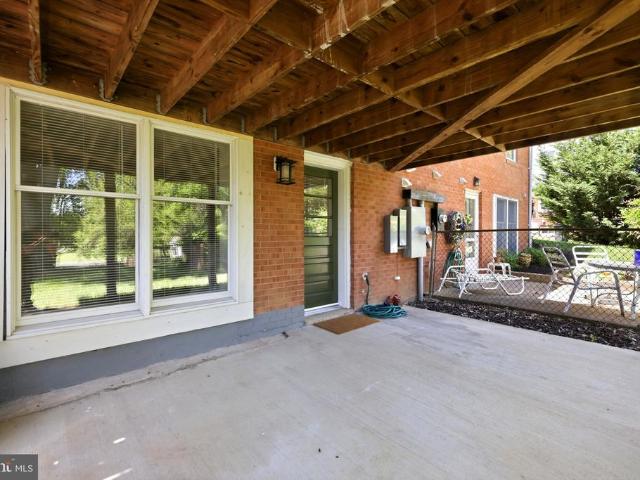 414 Madison Court SE