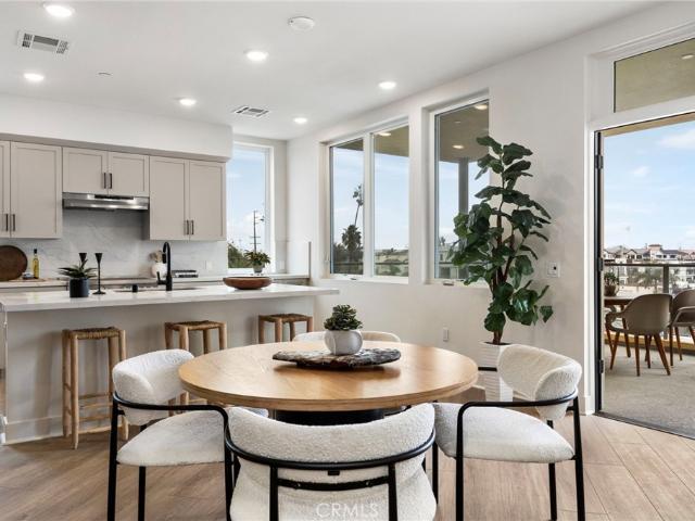 414 Main St, Unit 300, Huntington Beach, CA 92648 | MLS #PW25276
