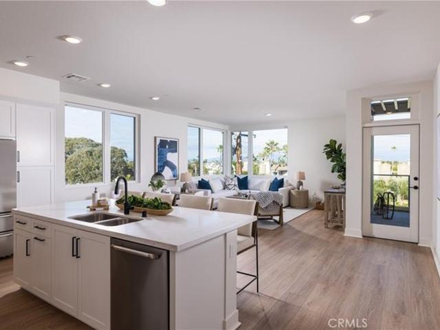 414 Main St Unit 420, Huntington Beach, CA 92648