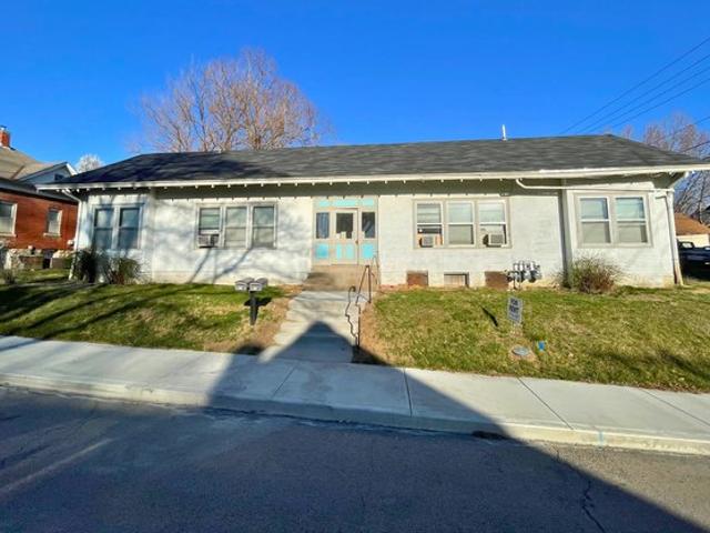 414 N 7th St, Atchison, KS 66002