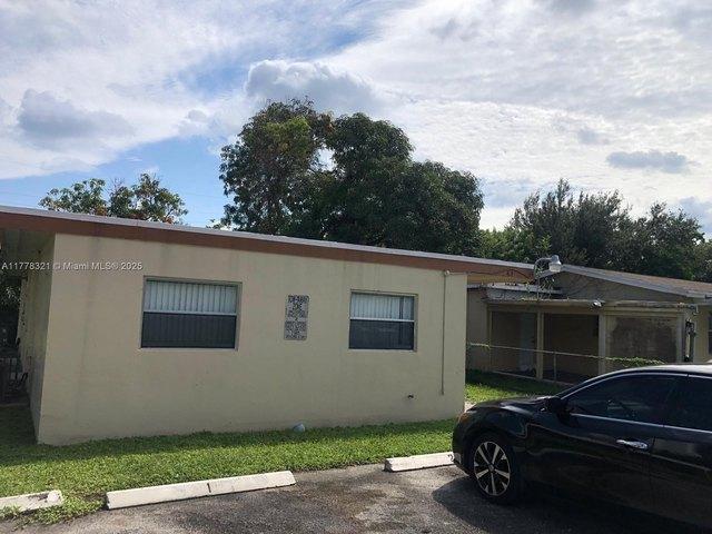 414 NW 15th Way, Fort Lauderdale, FL 33311