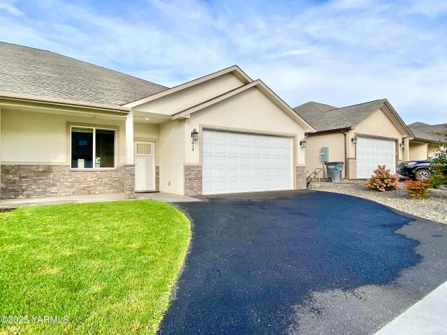 414 S 97th Ave, Yakima, WA 98908 | MLS #25 2826 | Compass