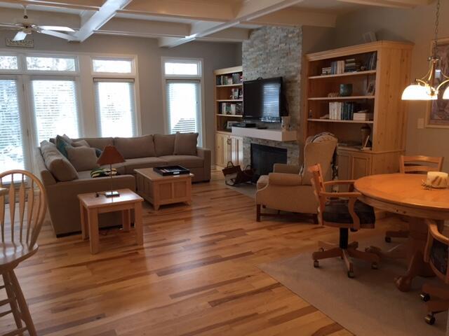 414 S Lakeshore Dr