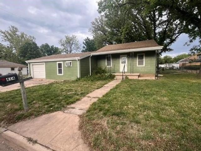 414 S Sherman Ave, Lyons, KS 67554