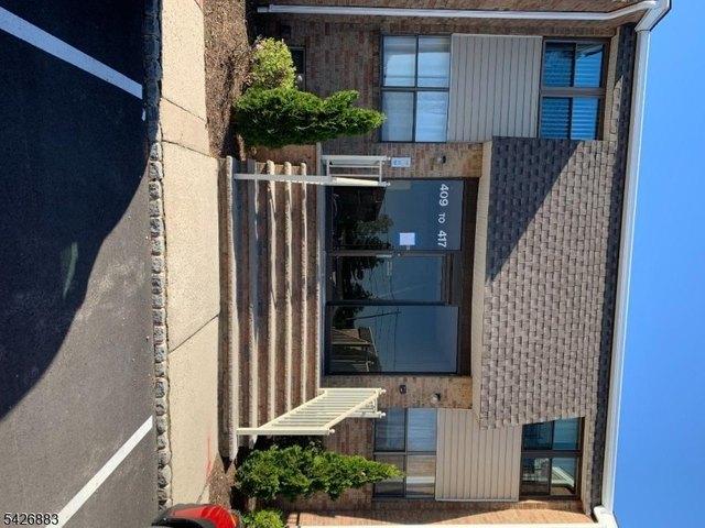 414 Sharon Ct, Woodbridge, NJ 07095