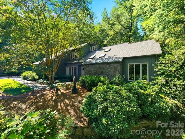 414 Stonecroft Dr SE, Lenoir, NC 28645