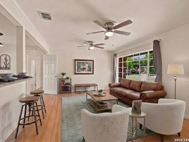 414 Storeywood