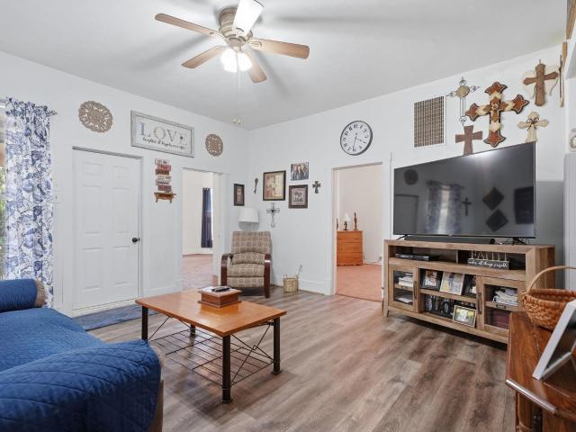 414 W 6th Street