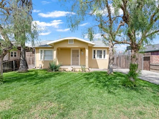 414 W Cameron St, Hanford, CA 93230