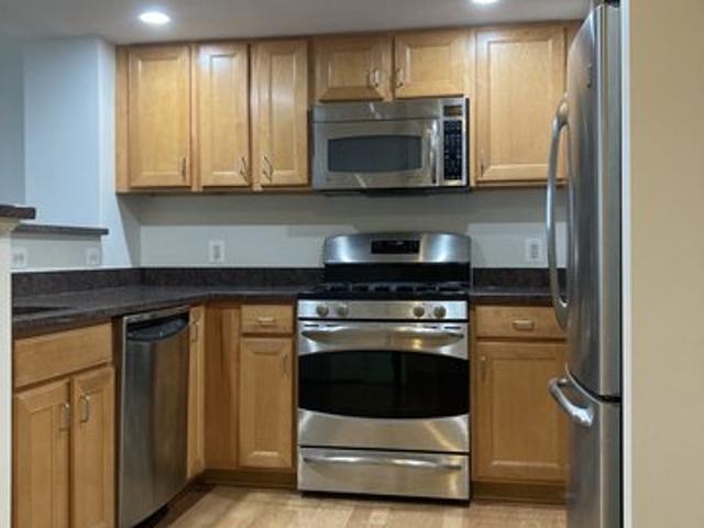 414 Water St Apt 2710, Baltimore, MD 21202