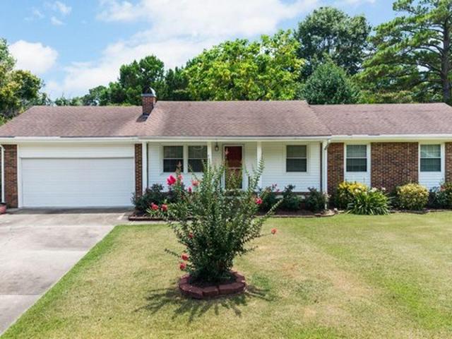 414 Thomas Dr, Jacksonville, NC 28546