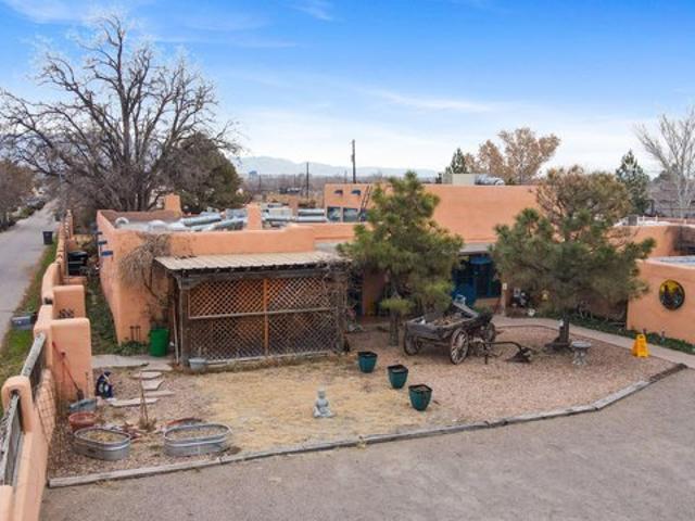 414C DE Baca Ln NW, Albuquerque, NM 87114