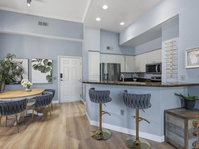 4155 Executive Dr, Unit E411, La Jolla, CA 92037 | MLS #260010