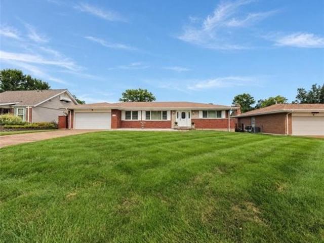 4150 Concord Oaks Dr, Saint Louis, MO 63128