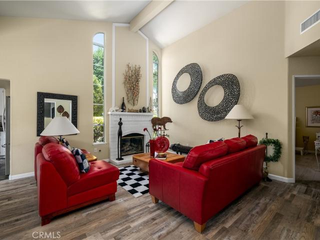 41519 Avenida De La Reina