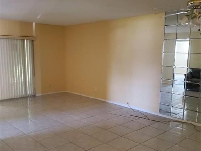 4151 NW 41st St Apt 202, Lauderdale Lakes, FL 33319