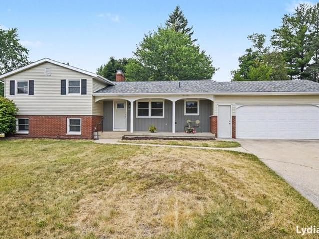 4151 Kentridge Dr SE, Grand Rapids, MI 49508