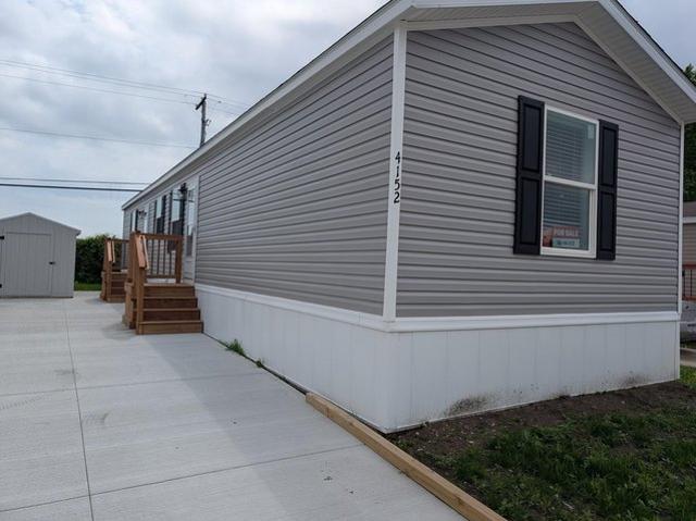 4152 Riverview Cir, Mount Clemens, MI 48043