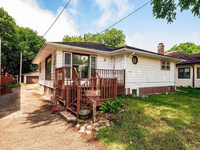 415 10th St S, Moorhead, MN 56560