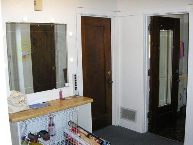 $415 / 4br Beautiful 4 Bedroom Apartment 103 W. Broadway, Winona MN