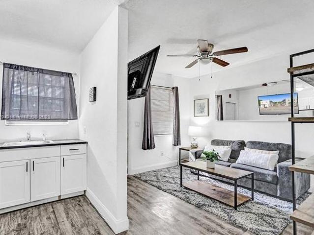 415 9th St NW #8, Miami, FL 33136