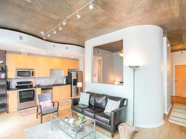 415 Church St # 2210